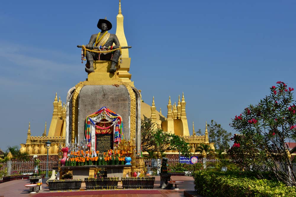 Statue of King Setthathirath in the Wat Pha That Luang in Vientiane ...