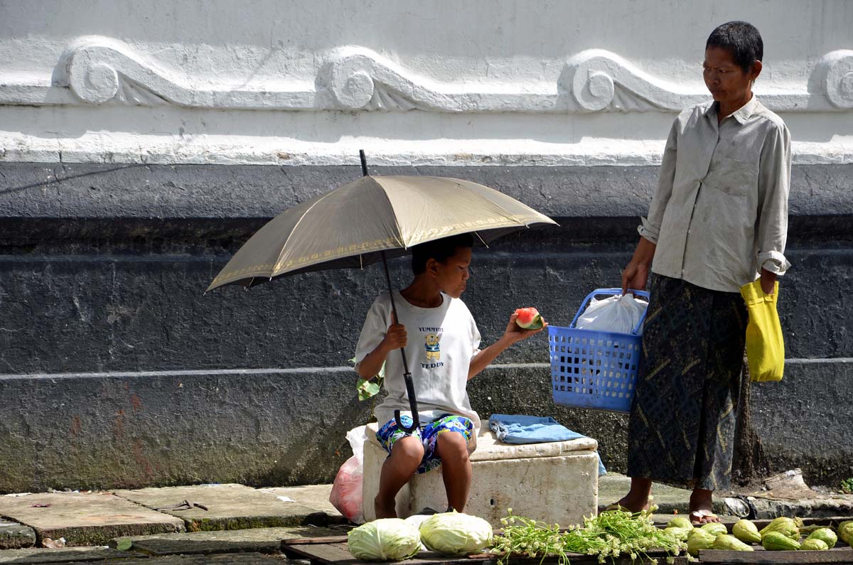 street life in Yangon, Myanmar (Burma, Birma) | a travel and ...